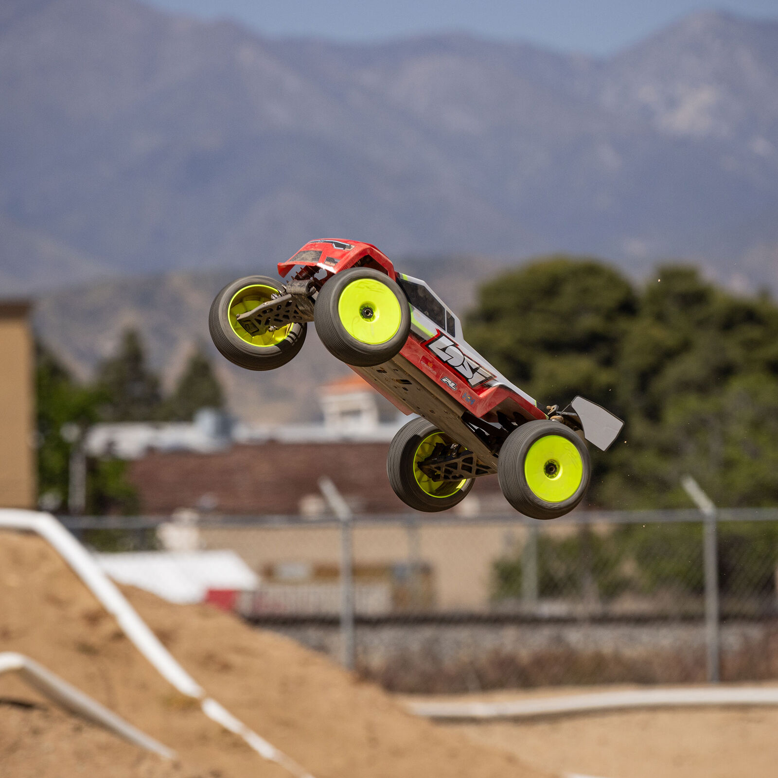 1/8 8IGHT-XTE 4S 4X4 RTR Brushless Race Truggy, Clear | Losi